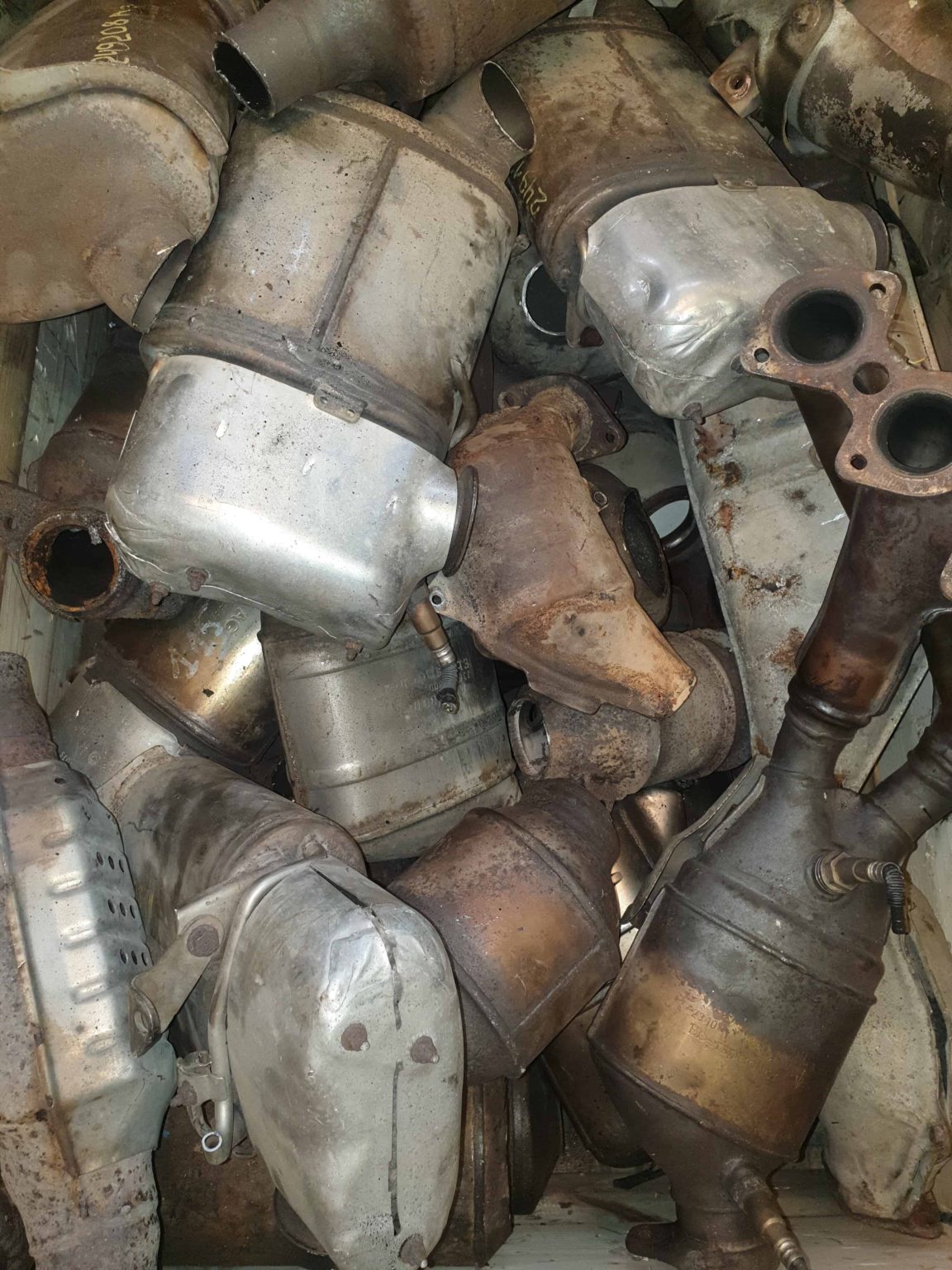 Verdifullt innhold av katalysator. Lønnsomt salg av katalysatorer ...